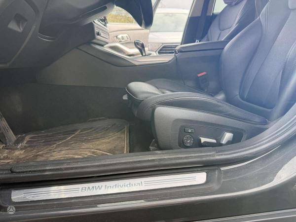 BMW 318 2020 in Panevezys, with an engine capacity of 2.00 L and mileage of 180 thousand km for 17000 €, photo 9 on AUTOMOTO.COM.LV