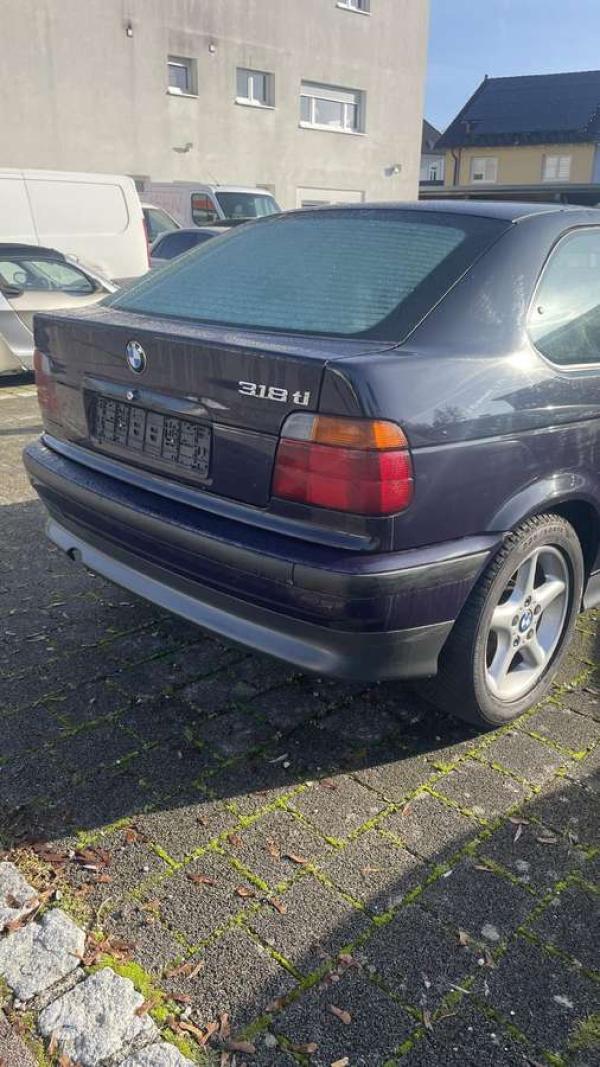 Violets BMW 318 1995 Telšiai, ar dzinēja tilpumu 1.80 L un nobraukumu 270 tūkst. km par 2200 €, foto 2 vietnē AUTOMOTO.COM.LV