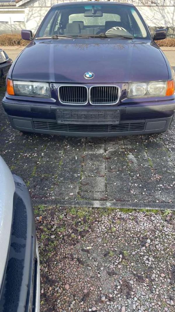 Violets BMW 318 1995 Telšiai, ar dzinēja tilpumu 1.80 L un nobraukumu 270 tūkst. km par 2200 €, foto 3 vietnē AUTOMOTO.COM.LV