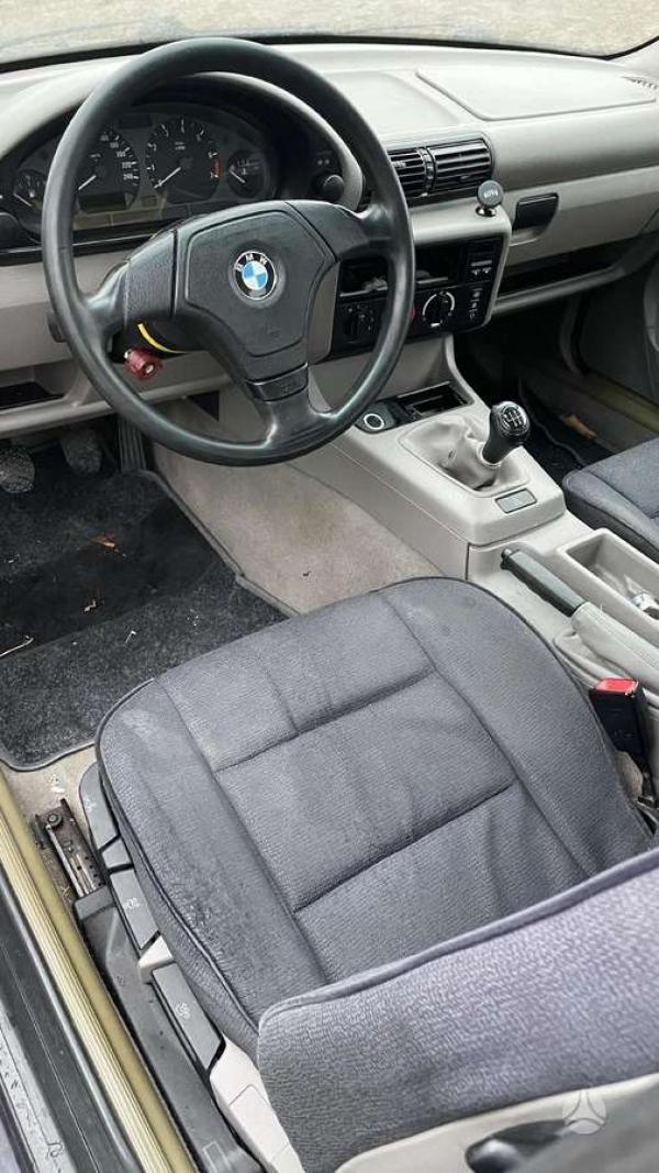 Violets BMW 318 1995 Telšiai, ar dzinēja tilpumu 1.80 L un nobraukumu 270 tūkst. km par 2200 €, foto 8 vietnē AUTOMOTO.COM.LV