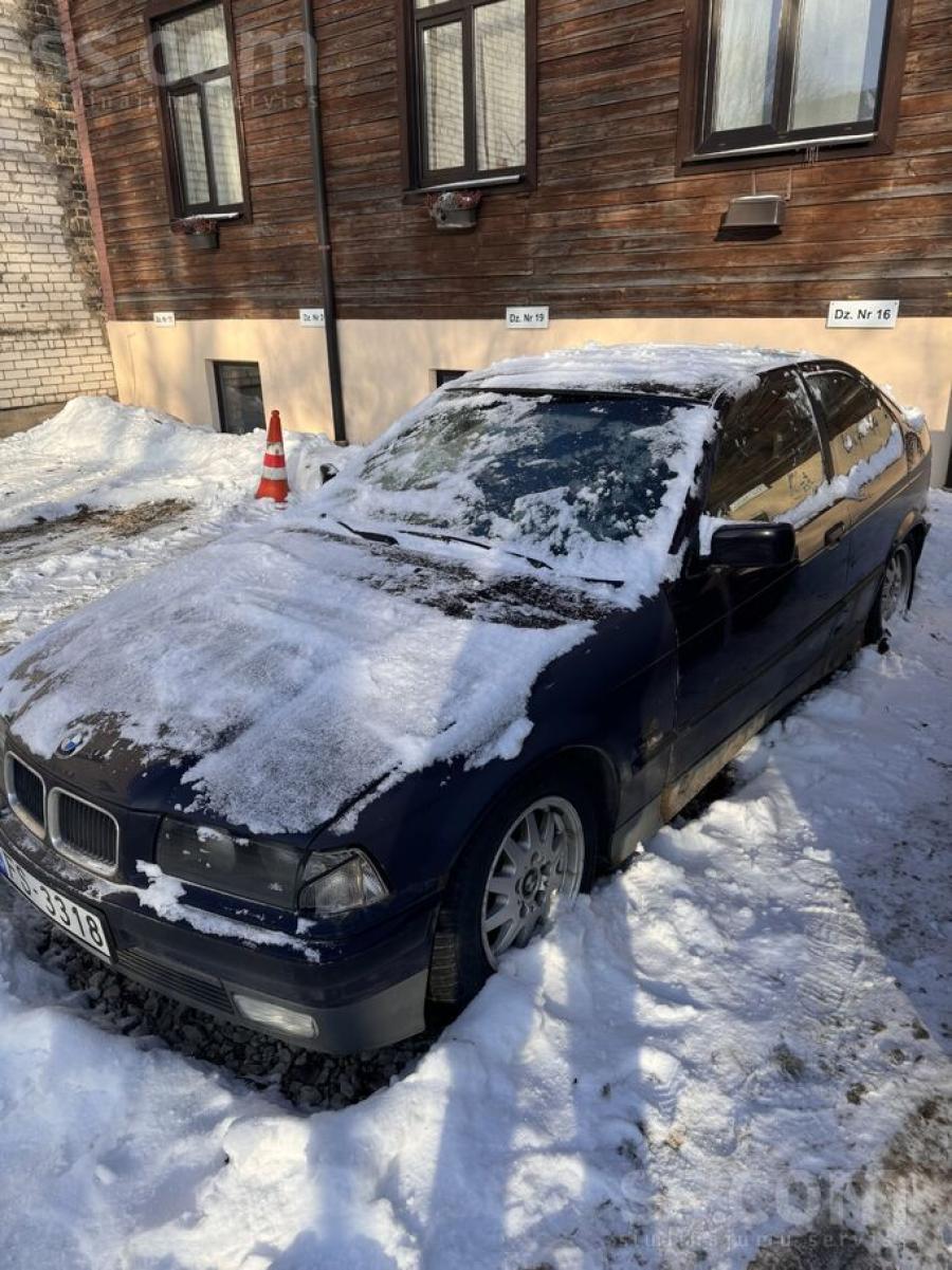 Violet BMW 318 1995 in Riga, with an engine capacity of 1.80 L and mileage of 374 thousand km for 1500 €, photo 3 on AUTOMOTO.COM.LV
