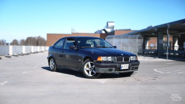 Violet BMW 318 1995 in Vilnius, with an engine capacity of 1.80 L and mileage of 376 thousand km for 1000 €, photo 1 on AUTOMOTO.COM.LV