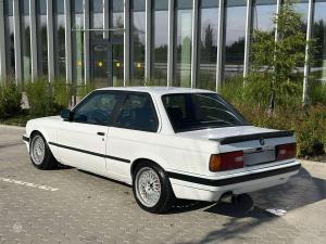 White BMW 318 1990 in Vilnius, with an engine capacity of 1.80 L and mileage of 330 thousand km for 4850 €, photo 4 on AUTOMOTO.COM.LV