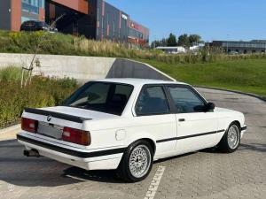 White BMW 318 1990 in Vilnius, with an engine capacity of 1.80 L and mileage of 330 thousand km for 4850 €, photo 5 on AUTOMOTO.COM.LV