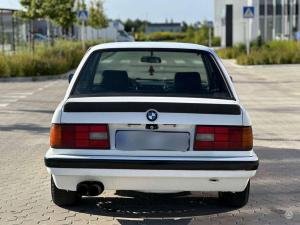 White BMW 318 1990 in Vilnius, with an engine capacity of 1.80 L and mileage of 330 thousand km for 4850 €, photo 7 on AUTOMOTO.COM.LV