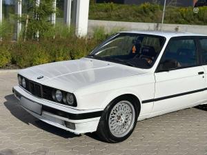 White BMW 318 1990 in Vilnius, with an engine capacity of 1.80 L and mileage of 330 thousand km for 4850 €, photo 8 on AUTOMOTO.COM.LV