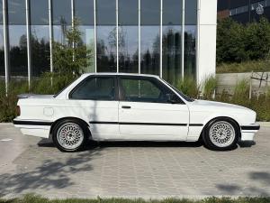 White BMW 318 1990 in Vilnius, with an engine capacity of 1.80 L and mileage of 330 thousand km for 4850 €, photo 10 on AUTOMOTO.COM.LV