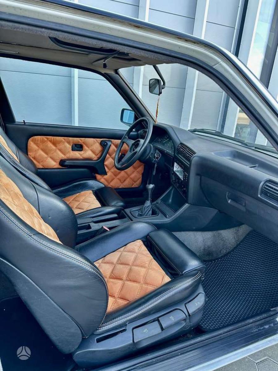 White BMW 318 1990 in Vilnius, with an engine capacity of 1.80 L and mileage of 330 thousand km for 4850 €, photo 13 on AUTOMOTO.COM.LV