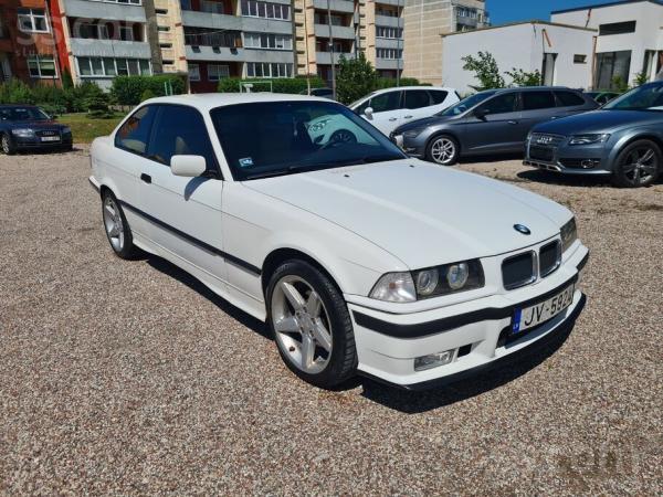White BMW 318 1993 in Liepaja, with an engine capacity of 1.80 L and mileage of 228 thousand km for 3990 €, photo 3 on AUTOMOTO.COM.LV