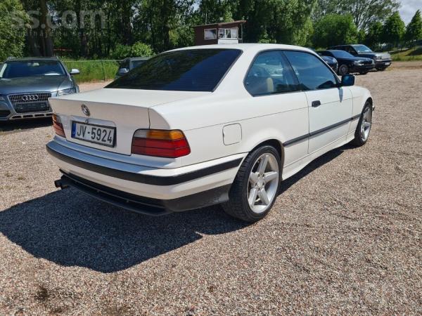 White BMW 318 1993 in Liepaja, with an engine capacity of 1.80 L and mileage of 228 thousand km for 3990 €, photo 5 on AUTOMOTO.COM.LV