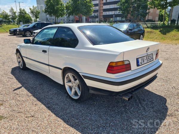 White BMW 318 1993 in Liepaja, with an engine capacity of 1.80 L and mileage of 228 thousand km for 3990 €, photo 7 on AUTOMOTO.COM.LV