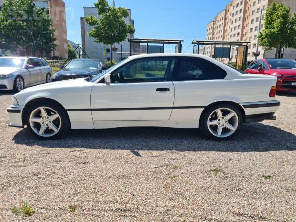 White BMW 318 1993 in Liepaja, with an engine capacity of 1.80 L and mileage of 228 thousand km for 3990 €, photo 8 on AUTOMOTO.COM.LV
