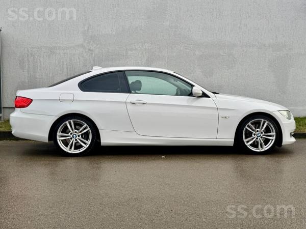 White BMW 318 2011 in Jelgava, with an engine capacity of 2.00 L and mileage of 0 thousand km for 8550 €, photo 5 on AUTOMOTO.COM.LV