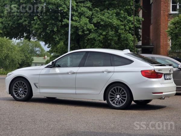 White BMW 318 2013 in Liepaja, with an engine capacity of 2.00 L and mileage of 355 thousand km for 8990 €, photo 8 on AUTOMOTO.COM.LV