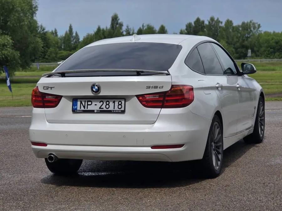 Balts BMW 318 2013 Grobiņa, ar dzinēja tilpumu 2.00 L un nobraukumu 355 tūkst. km par 8990 €, foto 6 vietnē AUTOMOTO.COM.LV