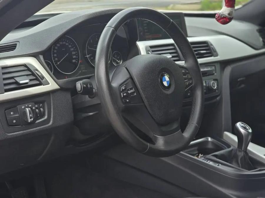 Balts BMW 318 2013 Grobiņa, ar dzinēja tilpumu 2.00 L un nobraukumu 355 tūkst. km par 8990 €, foto 12 vietnē AUTOMOTO.COM.LV