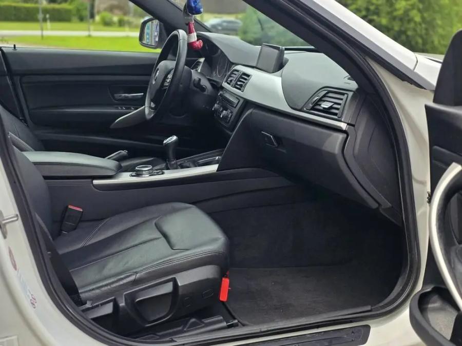 Balts BMW 318 2013 Grobiņa, ar dzinēja tilpumu 2.00 L un nobraukumu 355 tūkst. km par 8990 €, foto 16 vietnē AUTOMOTO.COM.LV