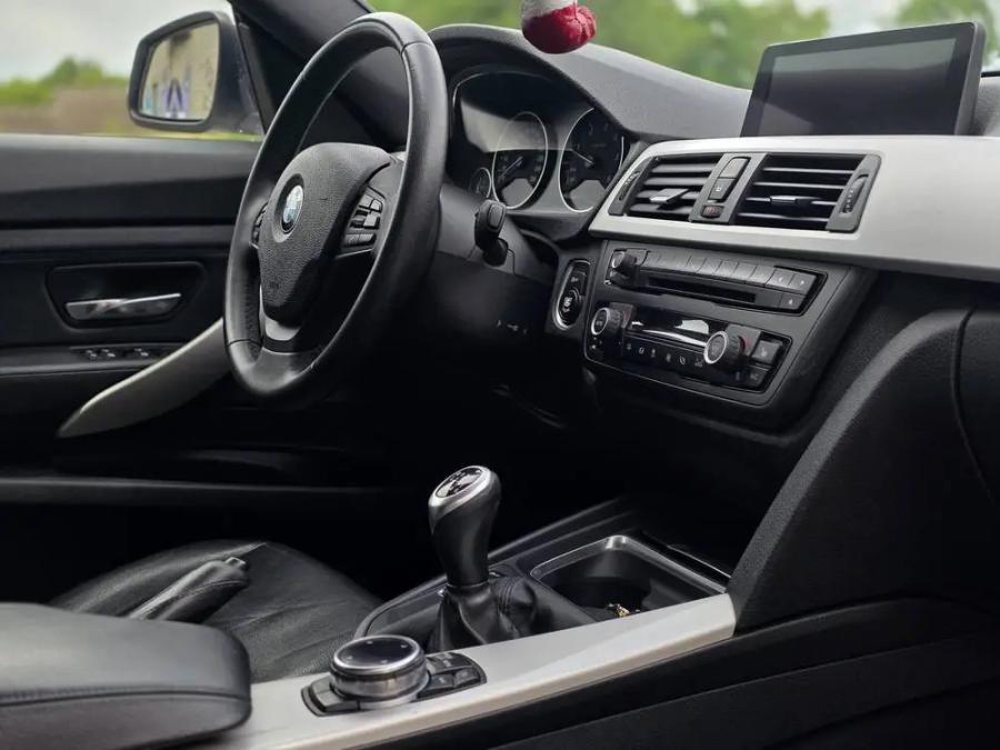 Balts BMW 318 2013 Grobiņa, ar dzinēja tilpumu 2.00 L un nobraukumu 355 tūkst. km par 8990 €, foto 17 vietnē AUTOMOTO.COM.LV