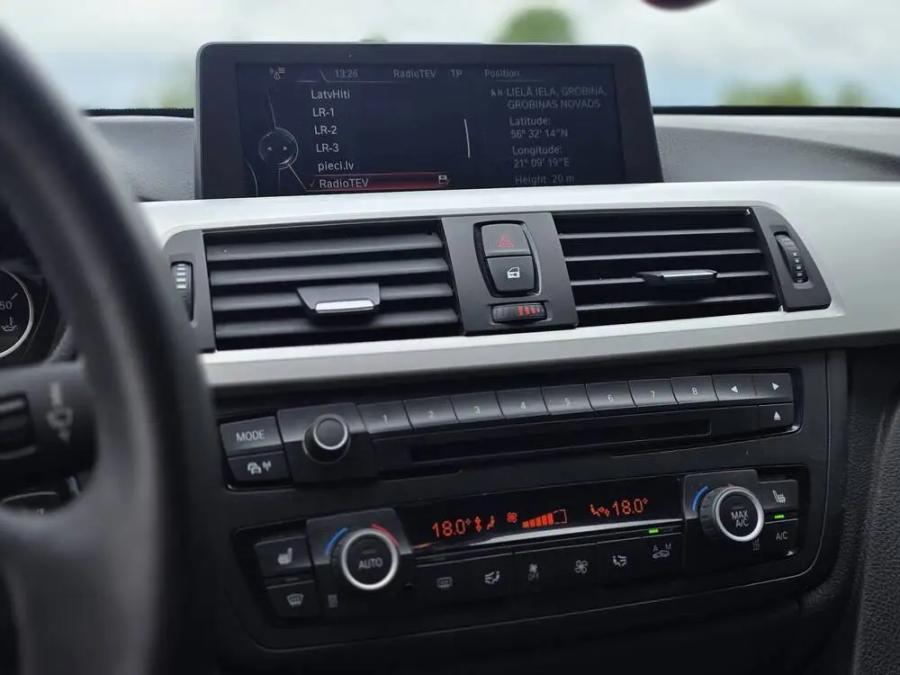 Balts BMW 318 2013 Grobiņa, ar dzinēja tilpumu 2.00 L un nobraukumu 355 tūkst. km par 8990 €, foto 22 vietnē AUTOMOTO.COM.LV