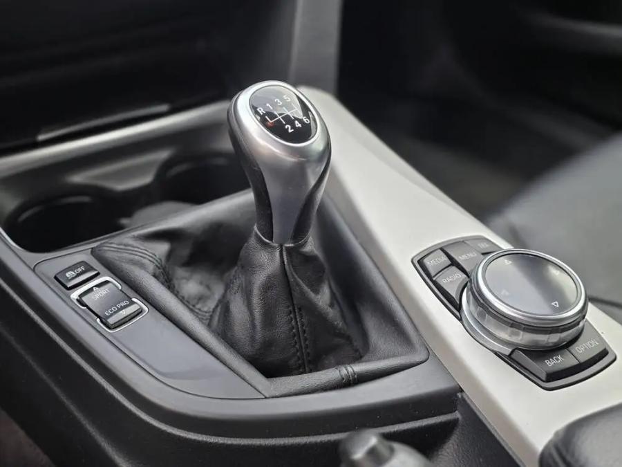 Balts BMW 318 2013 Grobiņa, ar dzinēja tilpumu 2.00 L un nobraukumu 355 tūkst. km par 8990 €, foto 23 vietnē AUTOMOTO.COM.LV