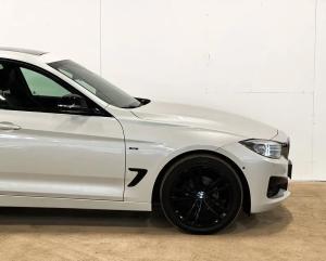 White BMW 318 2013 in Jurmala, with an engine capacity of 2.00 L and mileage of 295 thousand km for 12450 €, photo 9 on AUTOMOTO.COM.LV