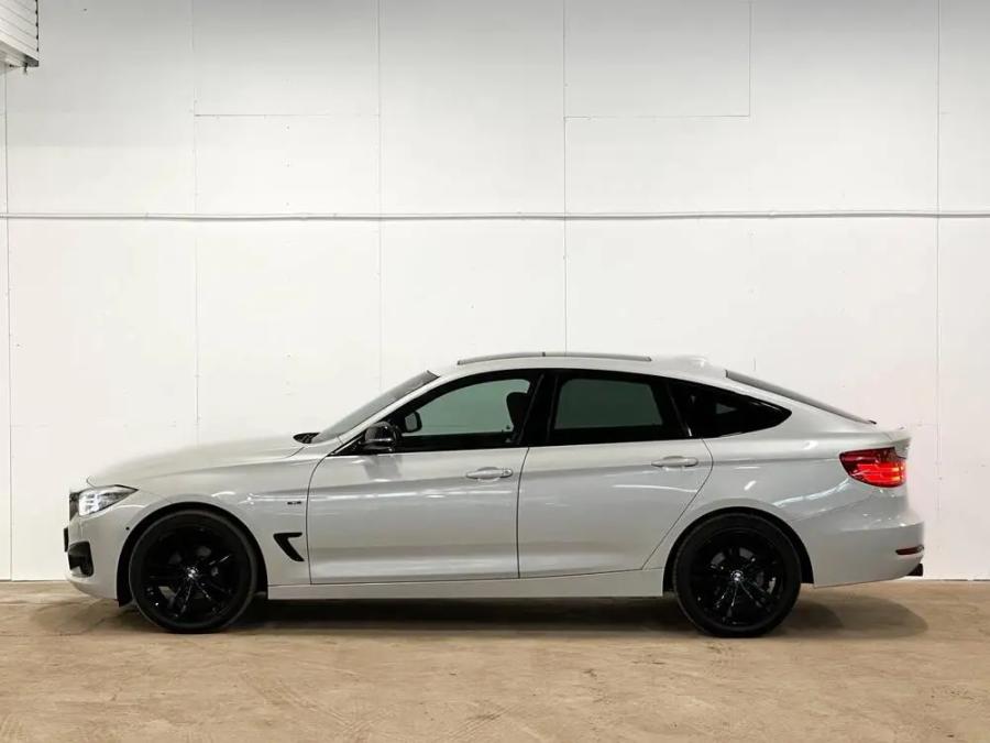 White BMW 318 2013 in Jurmala, with an engine capacity of 2.00 L and mileage of 295 thousand km for 12450 €, photo 10 on AUTOMOTO.COM.LV