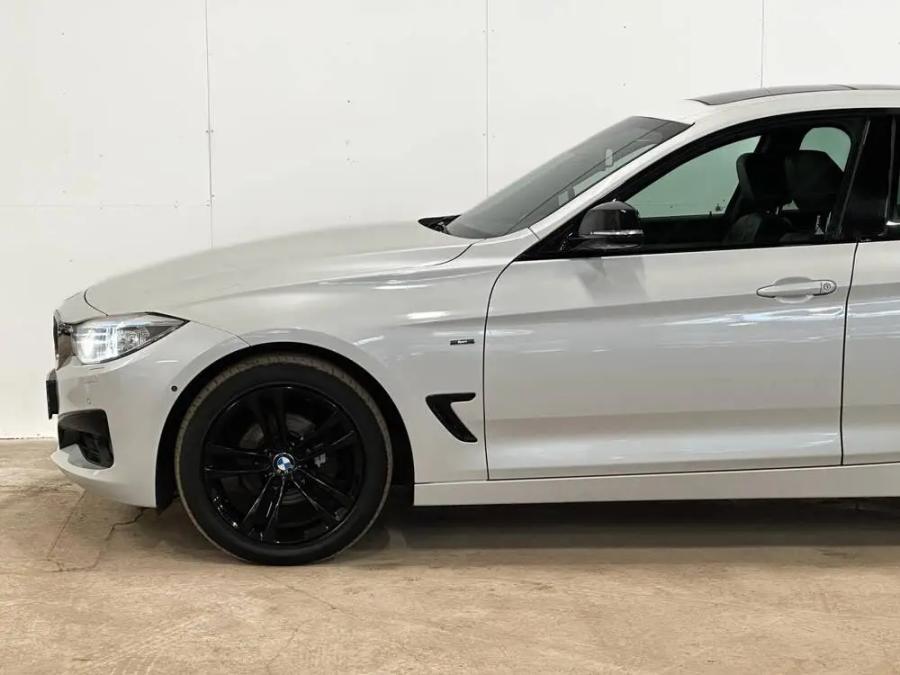 White BMW 318 2013 in Jurmala, with an engine capacity of 2.00 L and mileage of 295 thousand km for 12450 €, photo 11 on AUTOMOTO.COM.LV