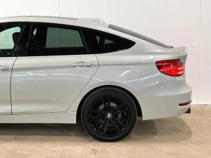 White BMW 318 2013 in Jurmala, with an engine capacity of 2.00 L and mileage of 295 thousand km for 12450 €, photo 12 on AUTOMOTO.COM.LV
