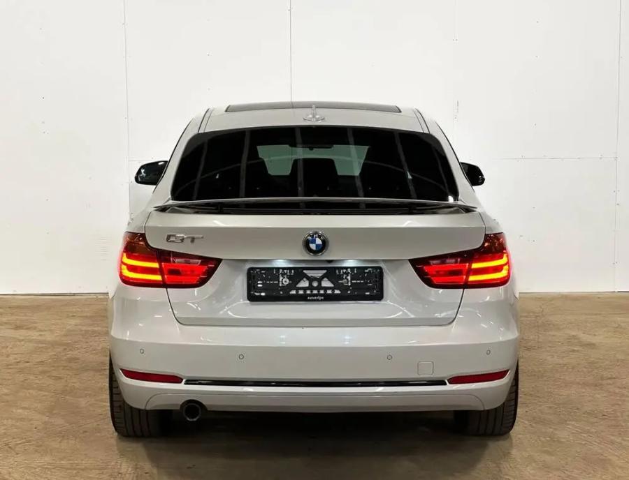 White BMW 318 2013 in Jurmala, with an engine capacity of 2.00 L and mileage of 295 thousand km for 12450 €, photo 15 on AUTOMOTO.COM.LV