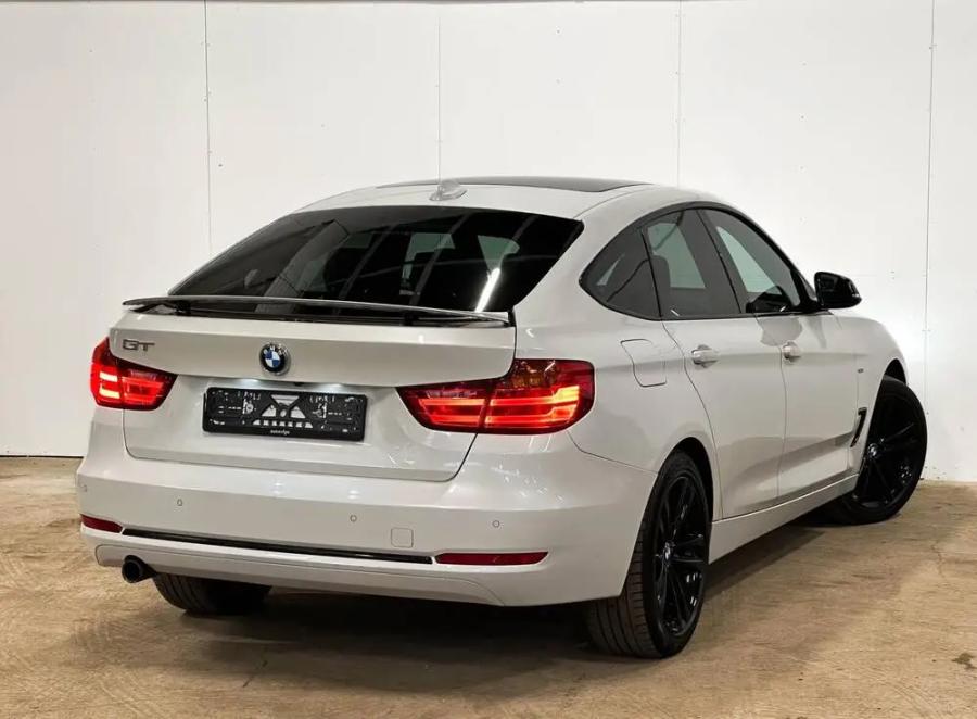 White BMW 318 2013 in Jurmala, with an engine capacity of 2.00 L and mileage of 295 thousand km for 12450 €, photo 17 on AUTOMOTO.COM.LV