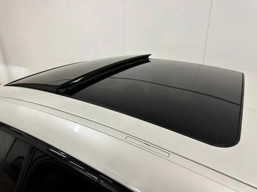 White BMW 318 2013 in Jurmala, with an engine capacity of 2.00 L and mileage of 295 thousand km for 12450 €, photo 18 on AUTOMOTO.COM.LV