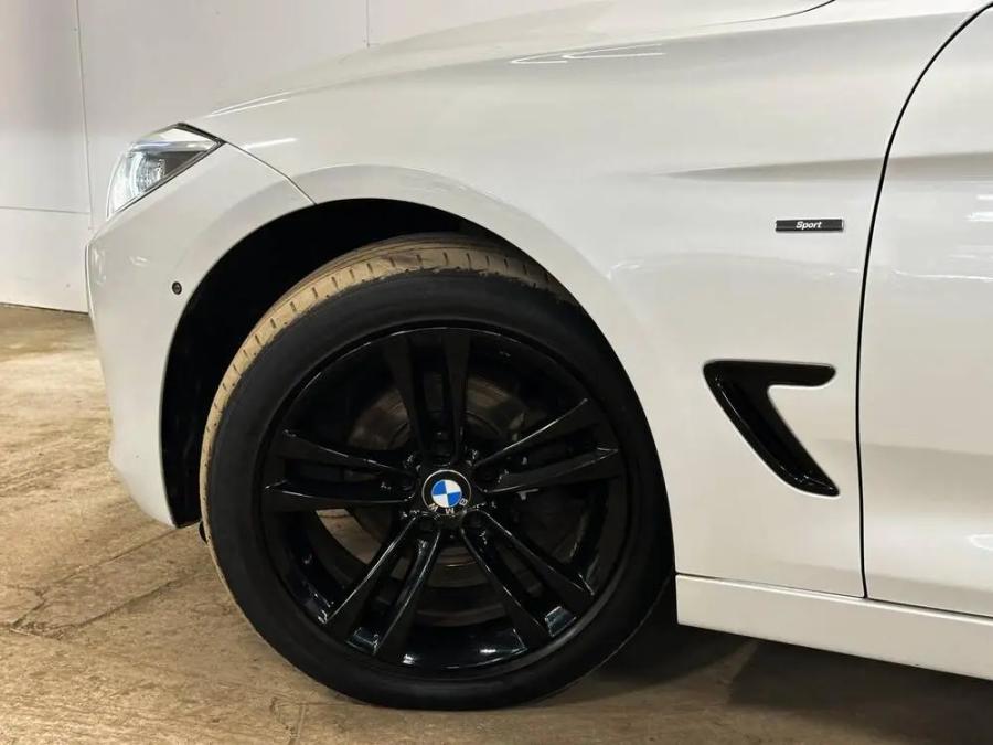 White BMW 318 2013 in Jurmala, with an engine capacity of 2.00 L and mileage of 295 thousand km for 12450 €, photo 20 on AUTOMOTO.COM.LV