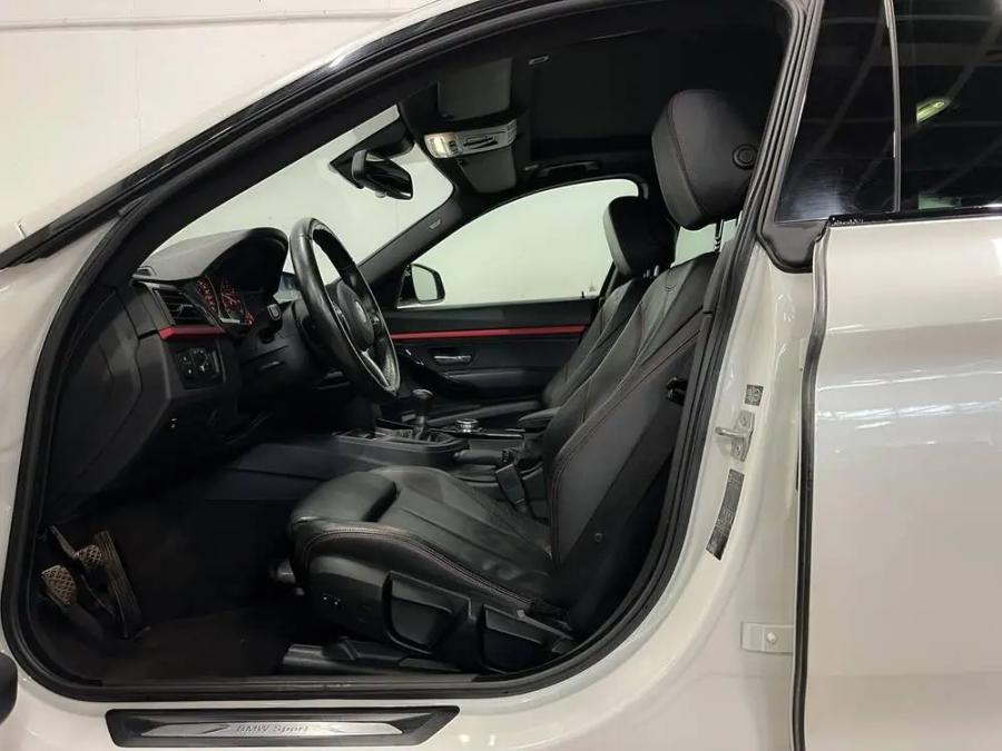 White BMW 318 2013 in Jurmala, with an engine capacity of 2.00 L and mileage of 295 thousand km for 12450 €, photo 22 on AUTOMOTO.COM.LV
