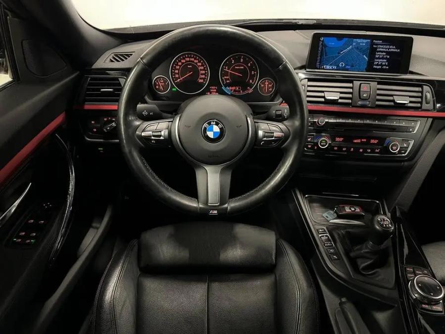 White BMW 318 2013 in Jurmala, with an engine capacity of 2.00 L and mileage of 295 thousand km for 12450 €, photo 23 on AUTOMOTO.COM.LV