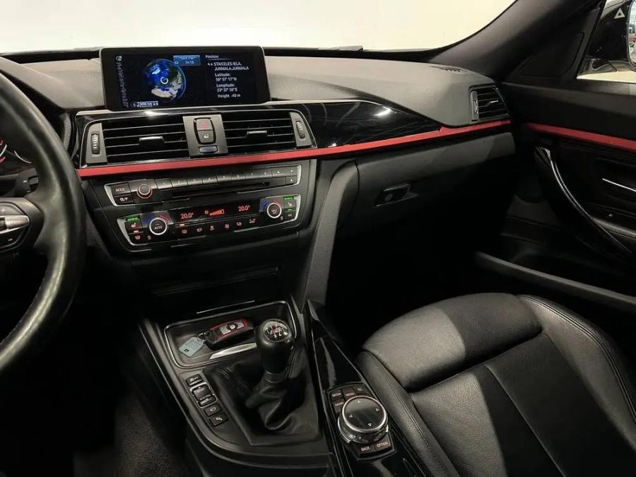 White BMW 318 2013 in Jurmala, with an engine capacity of 2.00 L and mileage of 295 thousand km for 12450 €, photo 26 on AUTOMOTO.COM.LV
