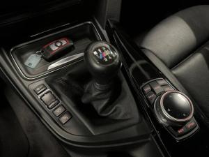 White BMW 318 2013 in Jurmala, with an engine capacity of 2.00 L and mileage of 295 thousand km for 12450 €, photo 27 on AUTOMOTO.COM.LV
