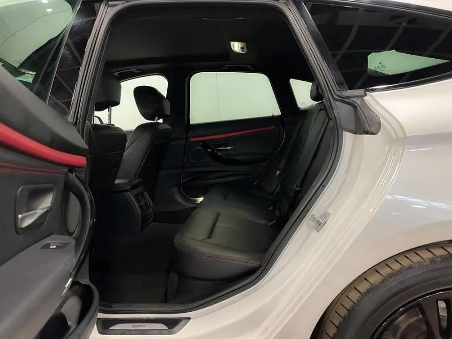 White BMW 318 2013 in Jurmala, with an engine capacity of 2.00 L and mileage of 295 thousand km for 12450 €, photo 33 on AUTOMOTO.COM.LV