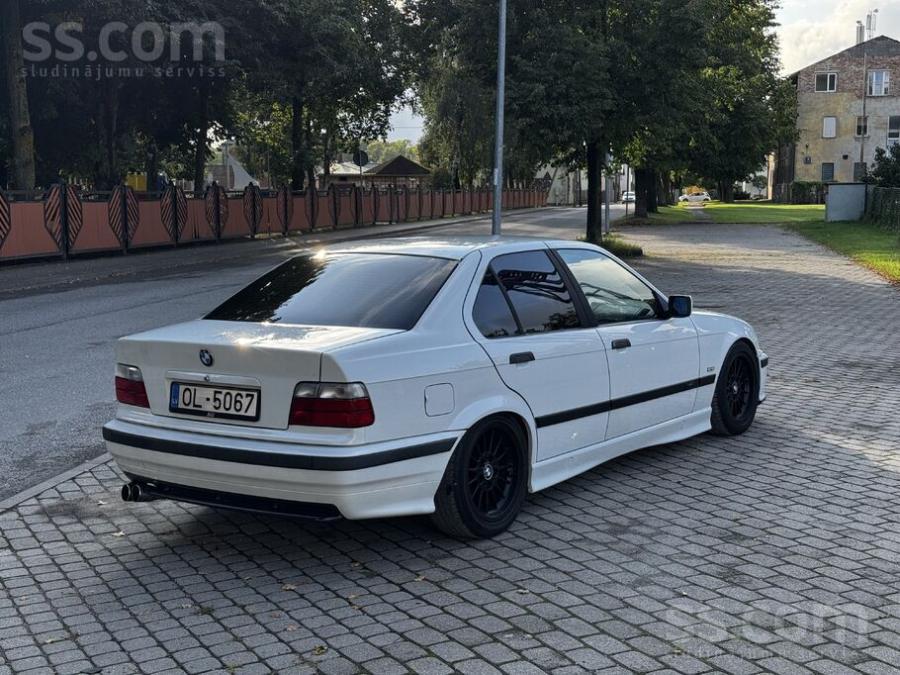 White BMW 318 1995 in Liepaja, with an engine capacity of 3.00 L and mileage of 305 thousand km for 6200 €, photo 3 on AUTOMOTO.COM.LV