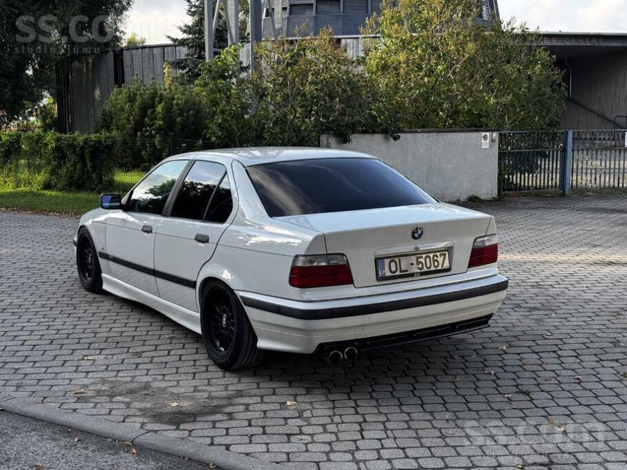 White BMW 318 1995 in Liepaja, with an engine capacity of 3.00 L and mileage of 305 thousand km for 6200 €, photo 4 on AUTOMOTO.COM.LV
