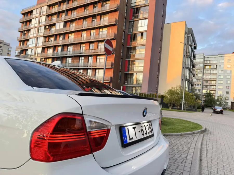 White BMW 318 2007 in Riga, with an engine capacity of 2.00 L and mileage of 367 thousand km for 4490 €, photo 7 on AUTOMOTO.COM.LV