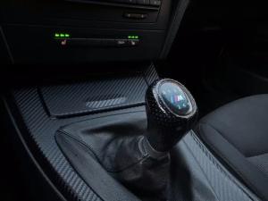 White BMW 318 2007 in Riga, with an engine capacity of 2.00 L and mileage of 367 thousand km for 4490 €, photo 16 on AUTOMOTO.COM.LV