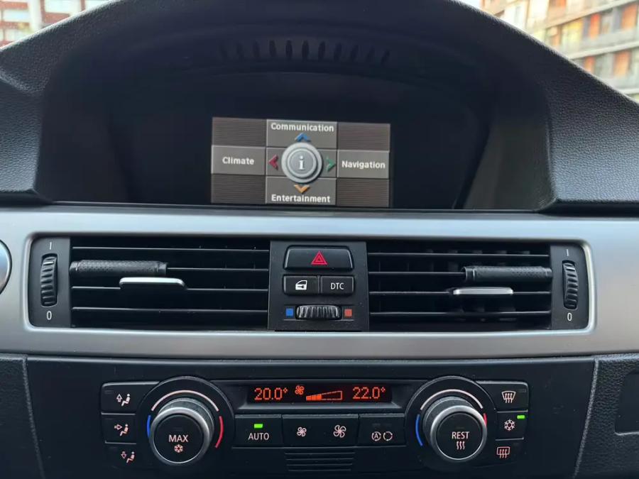 White BMW 318 2007 in Riga, with an engine capacity of 2.00 L and mileage of 367 thousand km for 4490 €, photo 22 on AUTOMOTO.COM.LV