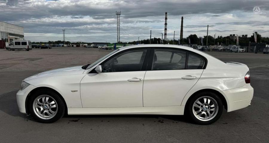 Balts BMW 318 2008 Panevēža, ar dzinēja tilpumu 2.00 L un nobraukumu 265 tūkst. km par 1350 €, foto 3 vietnē AUTOMOTO.COM.LV