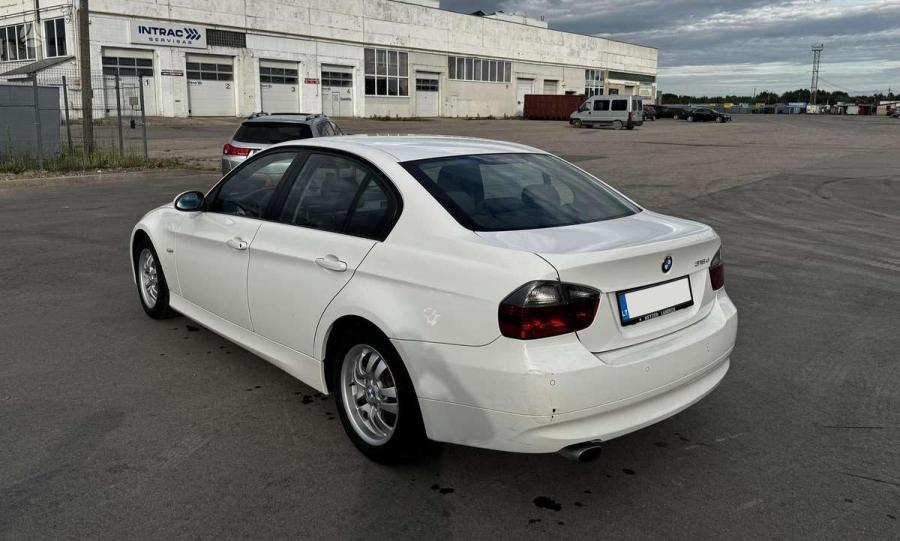 Balts BMW 318 2008 Panevēža, ar dzinēja tilpumu 2.00 L un nobraukumu 265 tūkst. km par 1350 €, foto 4 vietnē AUTOMOTO.COM.LV