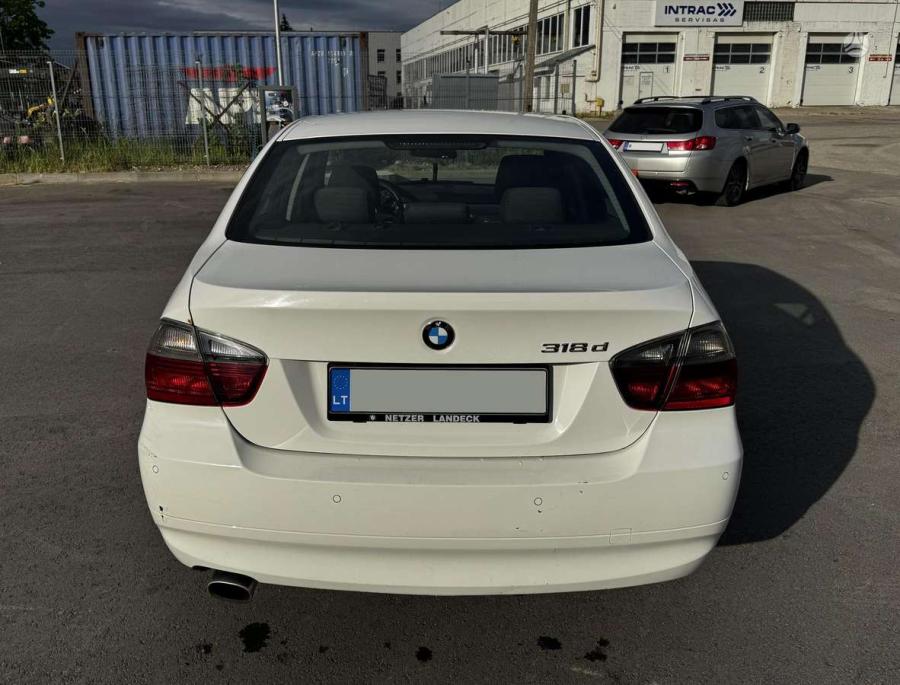 Balts BMW 318 2008 Panevēža, ar dzinēja tilpumu 2.00 L un nobraukumu 265 tūkst. km par 1350 €, foto 5 vietnē AUTOMOTO.COM.LV