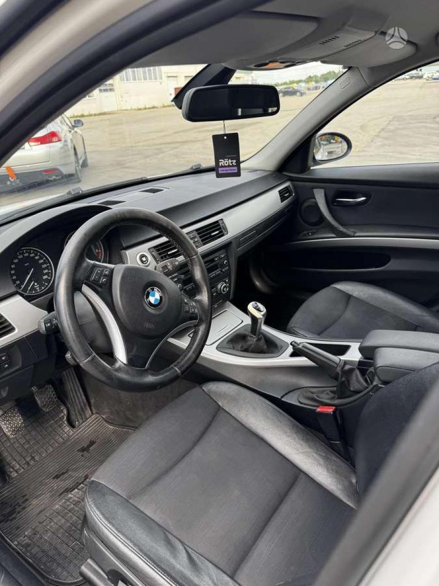 Balts BMW 318 2008 Panevēža, ar dzinēja tilpumu 2.00 L un nobraukumu 265 tūkst. km par 1350 €, foto 11 vietnē AUTOMOTO.COM.LV