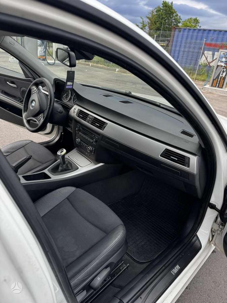 Balts BMW 318 2008 Panevēža, ar dzinēja tilpumu 2.00 L un nobraukumu 265 tūkst. km par 1350 €, foto 12 vietnē AUTOMOTO.COM.LV