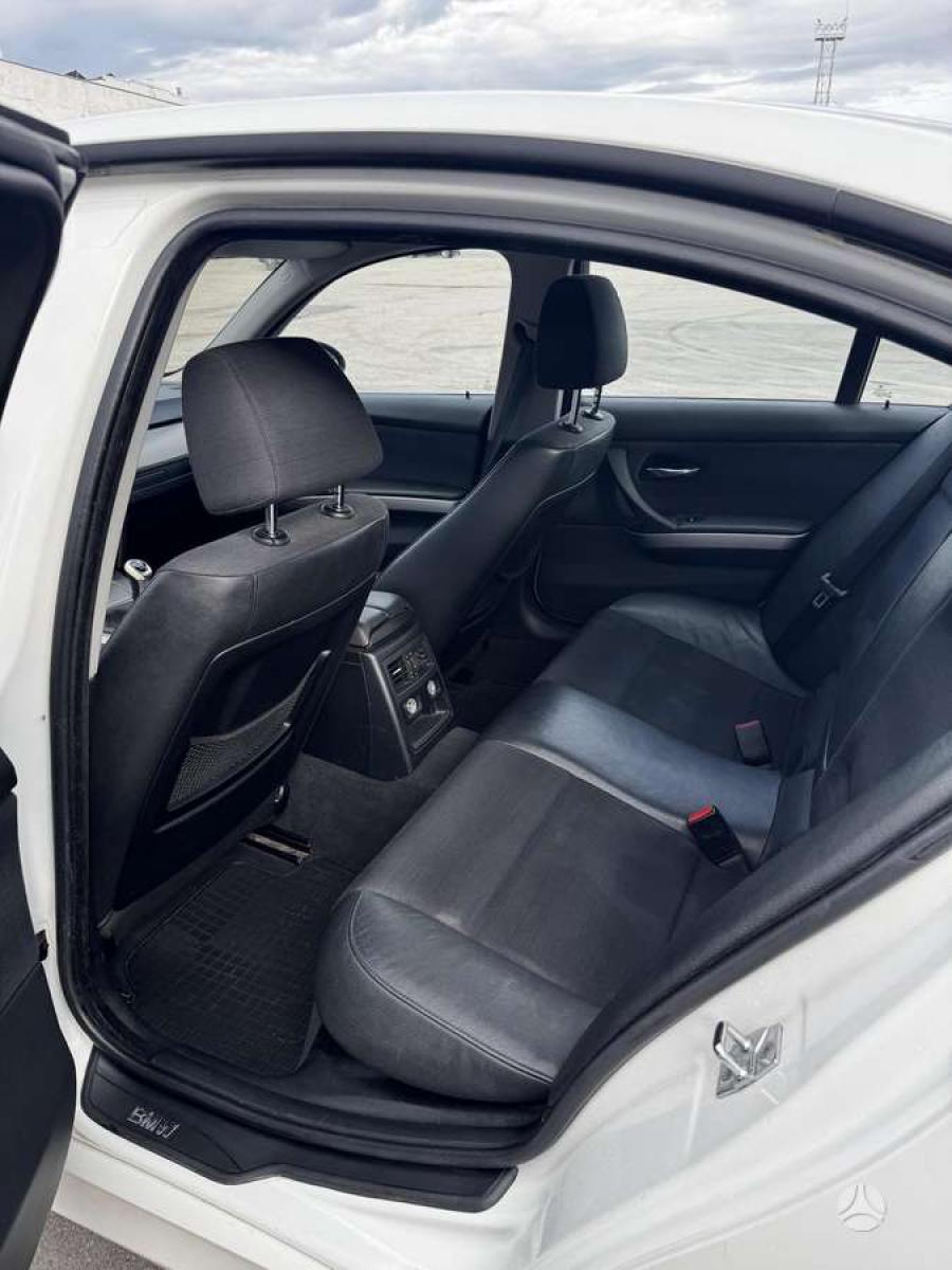 Balts BMW 318 2008 Panevēža, ar dzinēja tilpumu 2.00 L un nobraukumu 265 tūkst. km par 1350 €, foto 13 vietnē AUTOMOTO.COM.LV