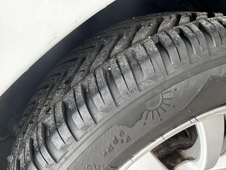 Balts BMW 318 2008 Panevēža, ar dzinēja tilpumu 2.00 L un nobraukumu 265 tūkst. km par 1350 €, foto 16 vietnē AUTOMOTO.COM.LV