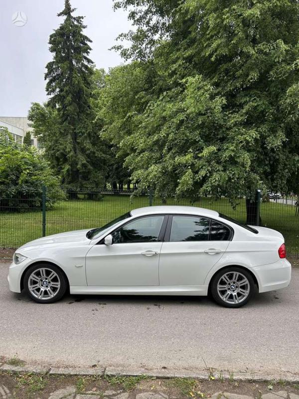White BMW 318 2009 in Kaunas, with an engine capacity of 2.00 L and mileage of 300 thousand km for 4690 €, photo 3 on AUTOMOTO.COM.LV